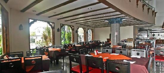 Naklua Beach Resort 3 * хотел, Патая - почивка в Патая, Тайланд